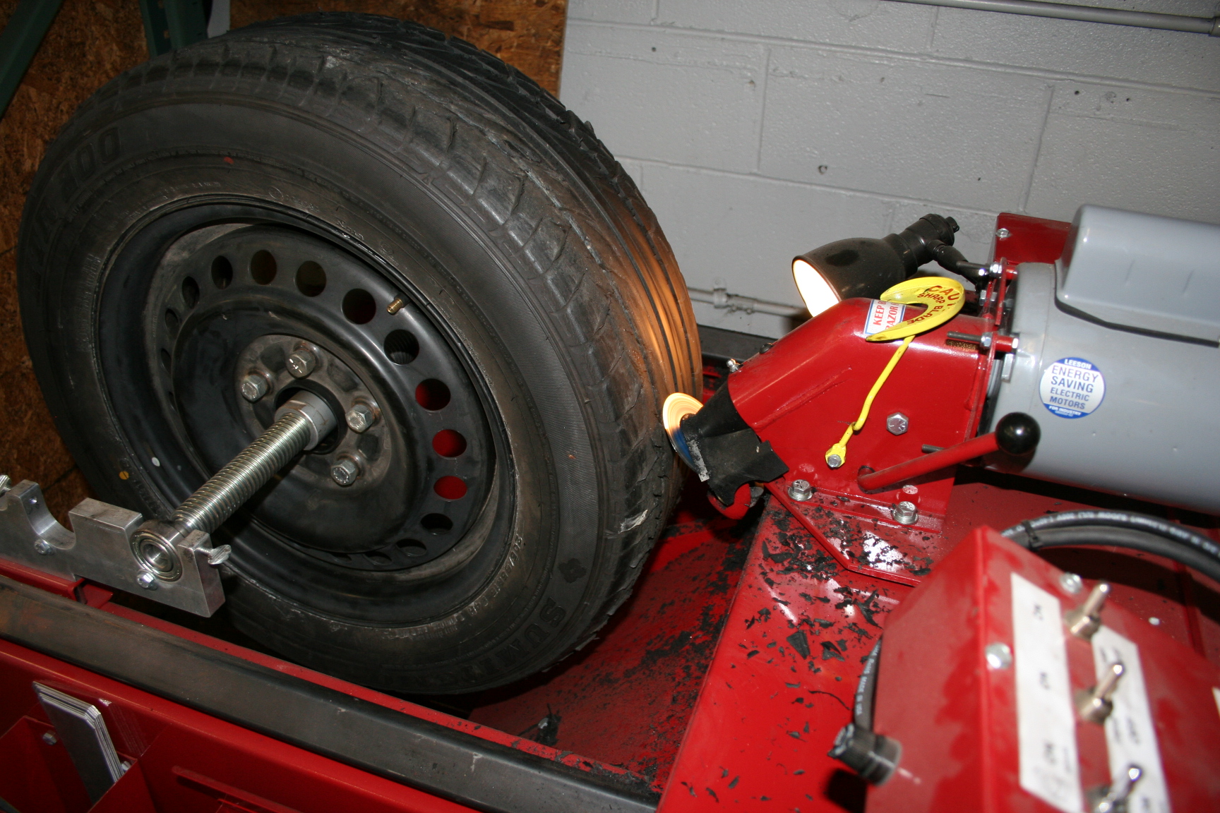 Трябва ли да замените всичките четири гуми на вашето превозно средство ...